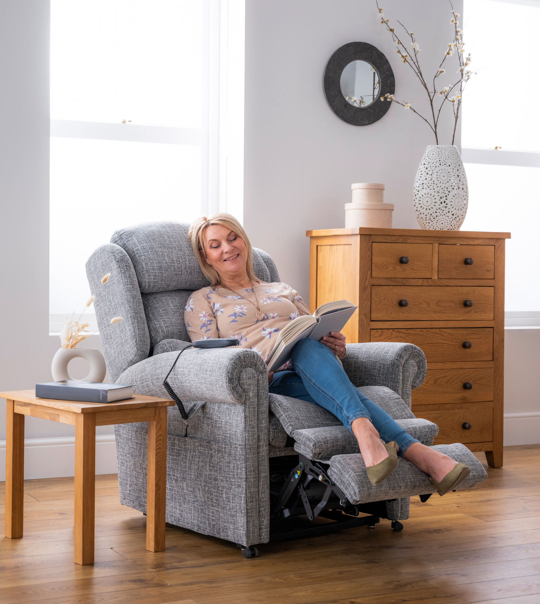 A Beginners Guide To Rise And Recline Chairs - Sitting Pretty